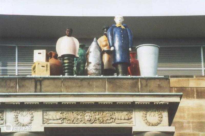 托马斯·舒特 (Thomas Schütte) 的“陌生人” | documenta 9 - 卡塞尔 - 崇真艺客